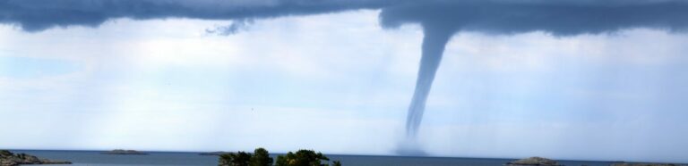 Tornado radar LIVE: ️ Where are there tornados? 🌪️